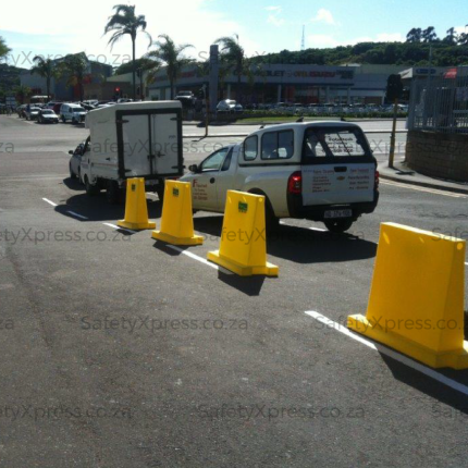 RoadQuip Universal Barrier | SafetyXpress